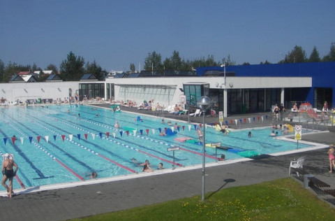 SWIMMING POOL FOR KIDS IN ICELAND - Camping Iceland