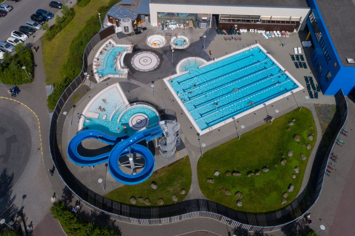 SWIMMING POOL FOR KIDS IN ICELAND - Camping Iceland